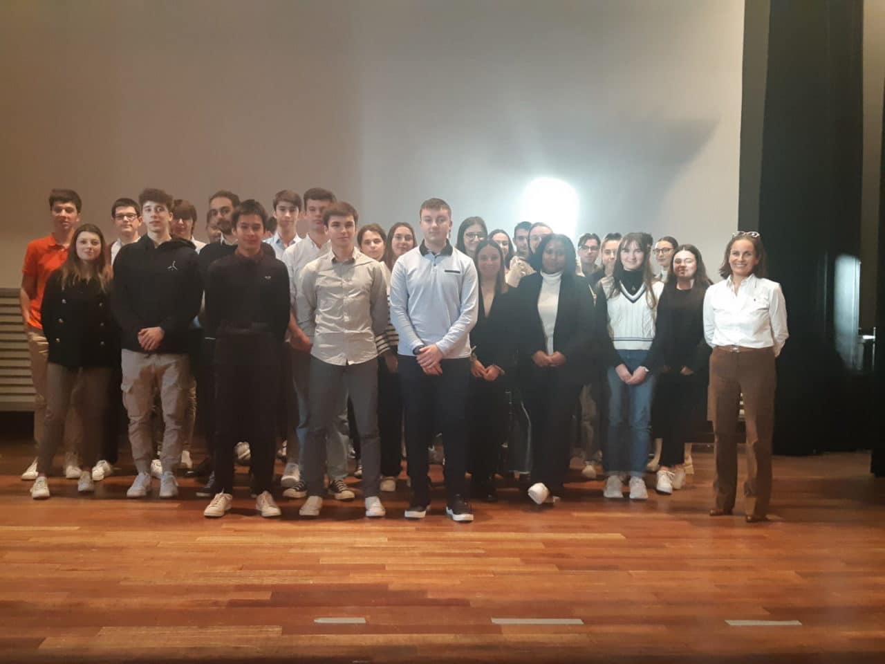 Métiers du parcours Finance-Gestion : La direction administrative et ...