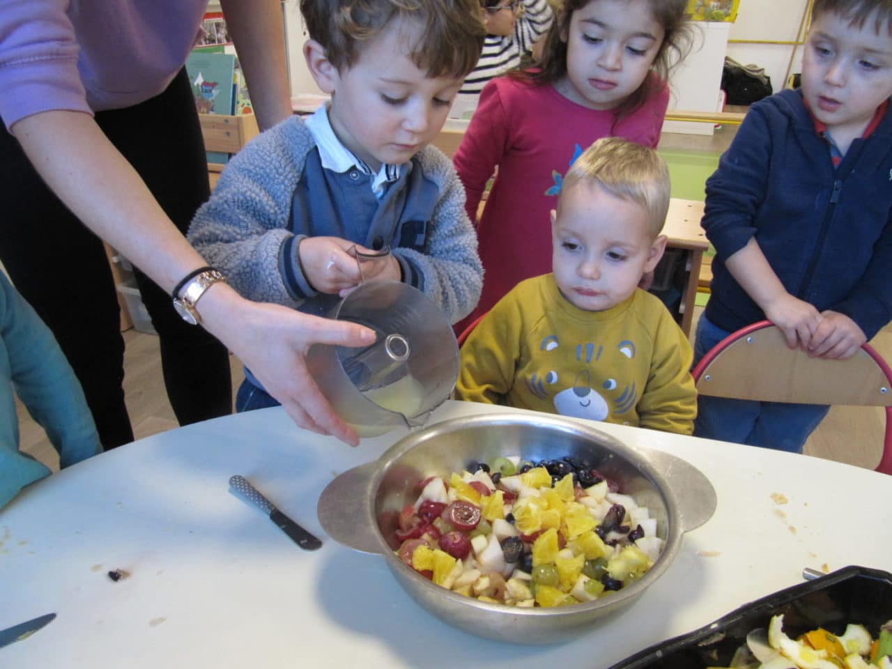 Suivre la recette de la salade de fruits